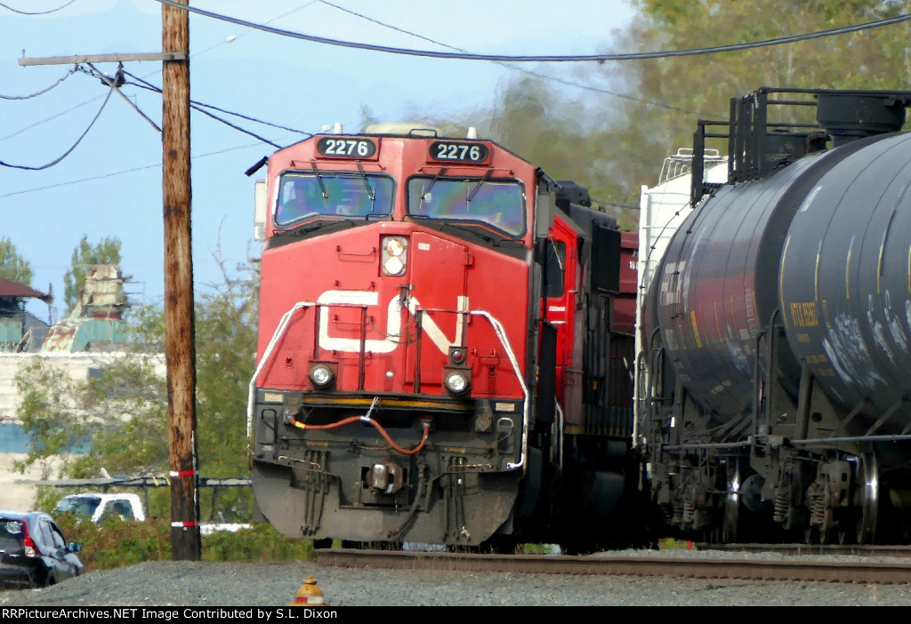 CN 2276 South oil train at Bayside